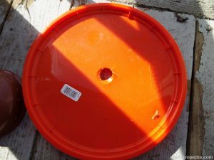 DIY: How To Make A Bucket Clothes Washer – Survivopedia