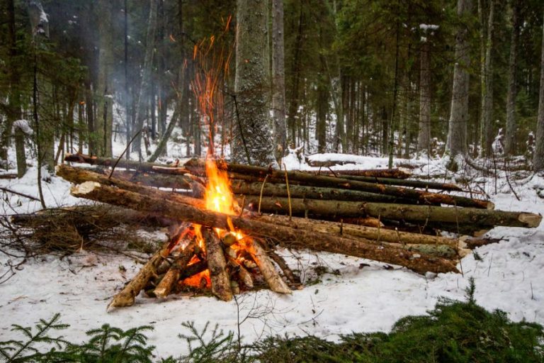10 Essentials For Survival Heating During A Blizzard - Survivopedia